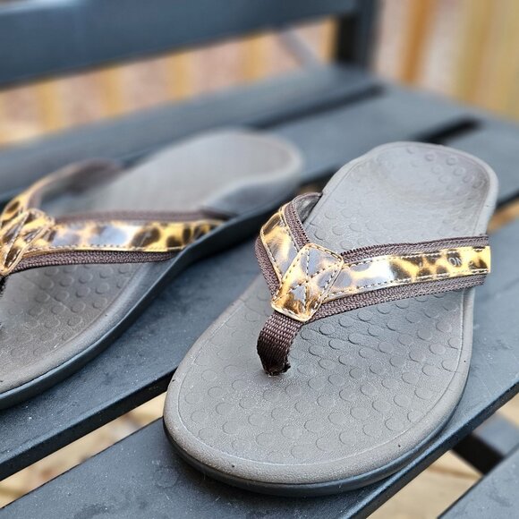 Vionic | Shoes | Vionic Tide Leopard Print Sandals Flip Flops Sz 7 ...
